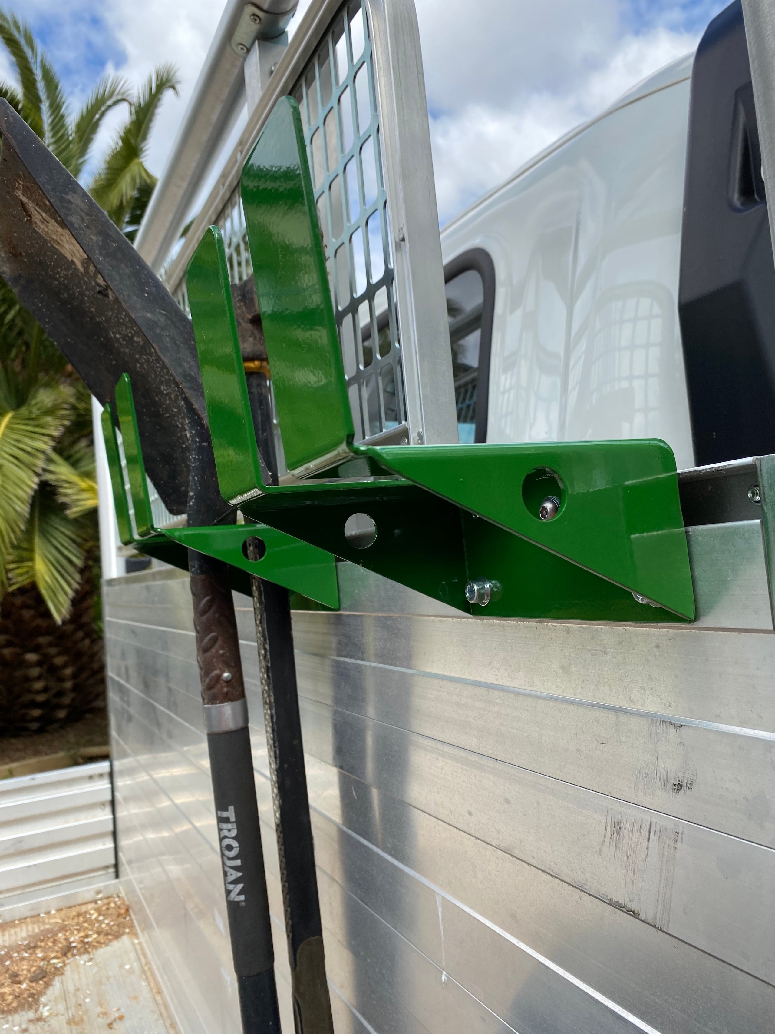 Shovel and rake holder | Arbor Mech